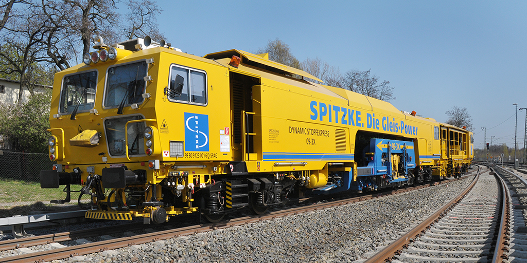 Track tamping machine Dynamic 09-3X I & II - Leveling, lifting ...