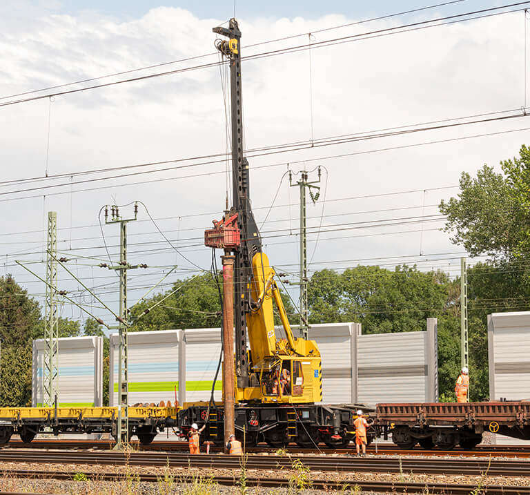 Krupp track-mounted drill and pile-driver I & II - Pile-driving & twist ...