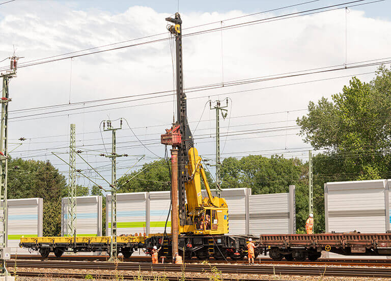 Krupp track-mounted drill and pile-driver I & II - Pile-driving & twist ...