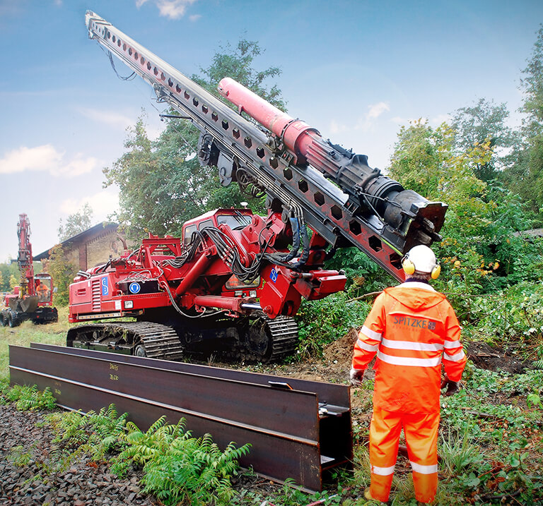 Crawler-mounted pile-driver Weserhütte SW 140, Railroad Foundations ...